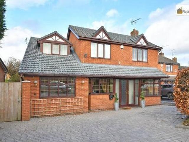 4 bedroom detached house for sale in Bromsberrow Way Meir Park ST3 ST3