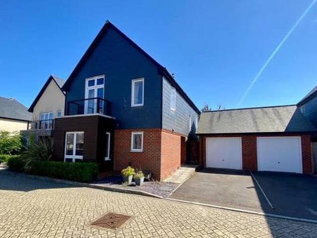 4 bedroom detached house for sale in Buttercup Drive Polegate East Sussex BN26