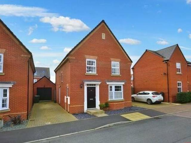 4 bedroom detached house for sale in Buckenham Road Aylsham NR11