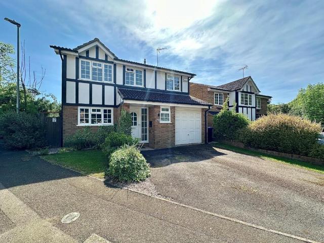 4 bedroom detached house for sale in Buckingham Close, East Hunsbury, Northampton NN4