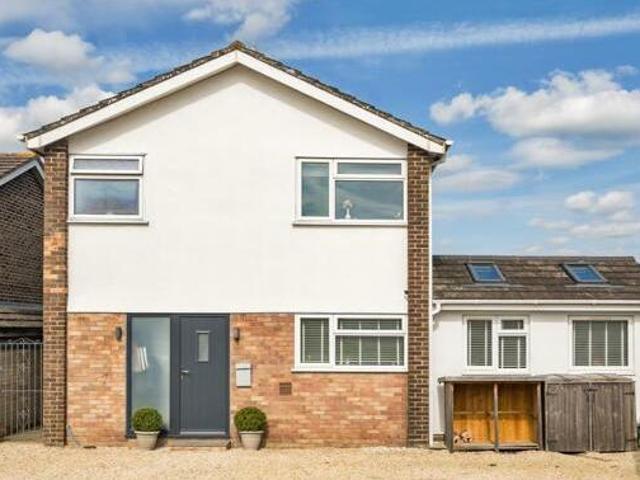 4 Bedroom Detached House For Sale In Buckinghamshire / Oxfordshire Border