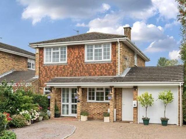 4 Bedroom Detached House For Sale In Buckinghamshire
