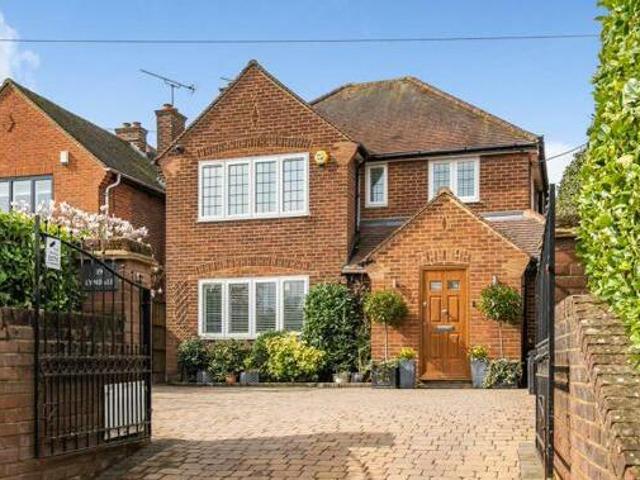 4 Bedroom Detached House For Sale In Buckinghamshire