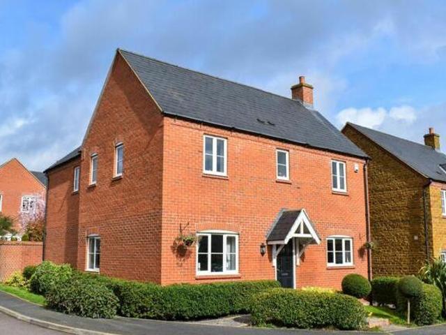4 Bedroom Detached House For Sale In Bugbrooke