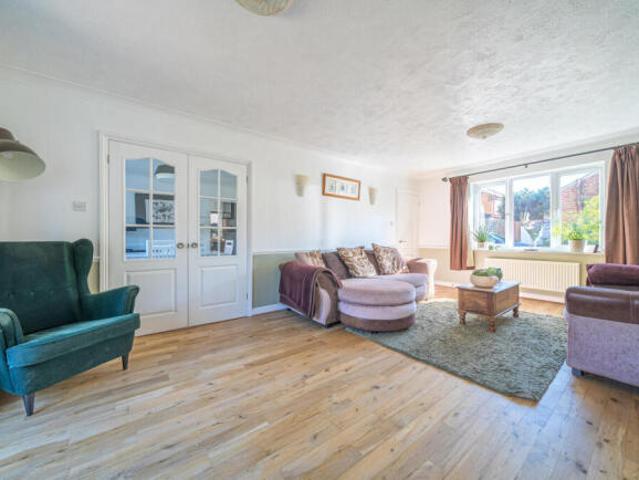 4 bedroom detached house for sale in Bullivant Close, Worcester Park, Greenhithe, Kent, DA9