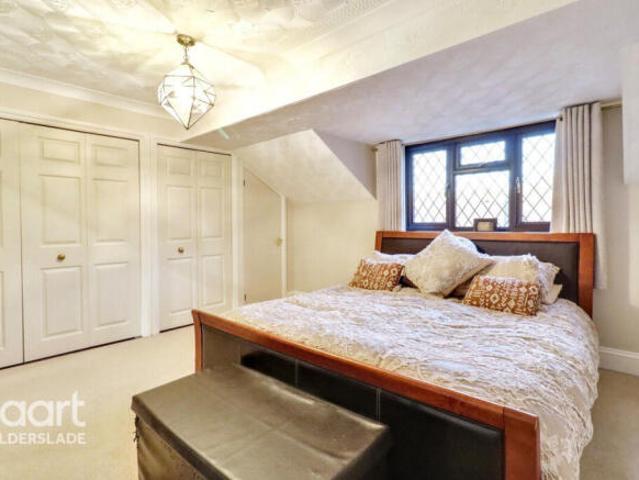 4 bedroom detached house for sale in Bulrush Close, Chatham, ME5