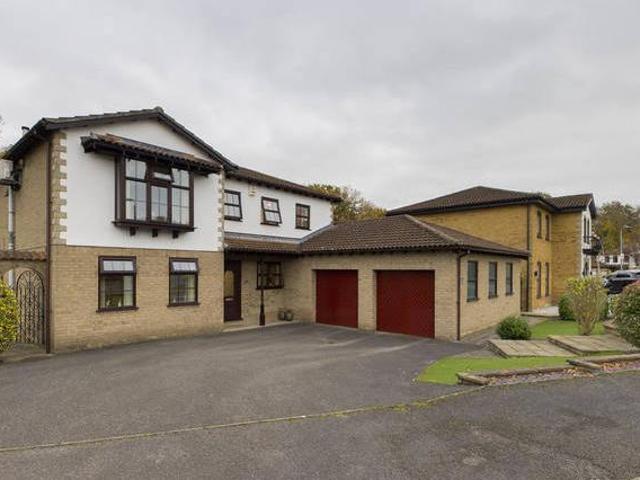 4 bedroom detached house for sale in Burghley Road Lincoln LN6