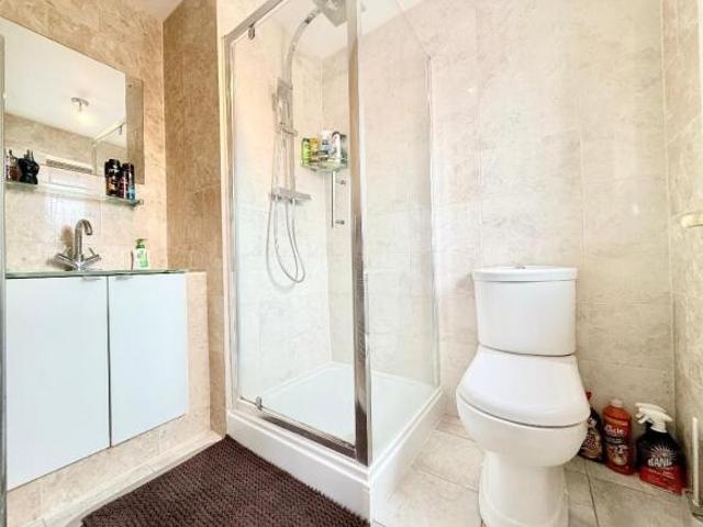 4 bedroom detached house for sale in Burford Close, Barton Hills, Luton, Bedfordshire, LU3 4DS, LU3