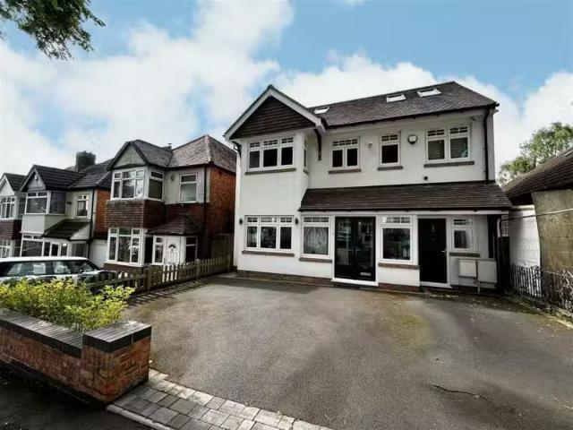 4 bedroom detached house for sale in Burnaston Road, Hall Gree.
