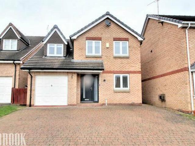 4 bedroom detached house for sale in Burncross Drive Burncross S35