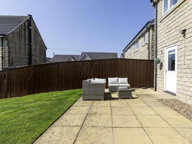 4 bedroom detached house for sale in Burwood Gate, Queensbury, Bradford, BD13