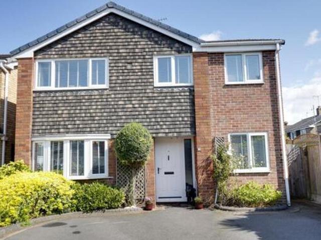 4 Bedroom Detached House For Sale In Burton on trent, Staffordshire