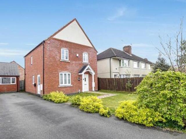 4 Bedroom Detached House For Sale In Burton on trent, Staffordshire