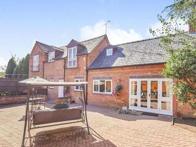 4 Bedroom Detached House For Sale In Burton on trent, Staffordshire