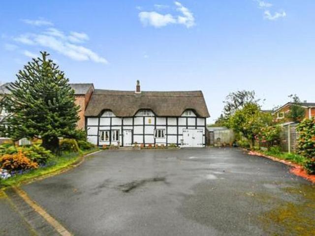 4 Bedroom Detached House For Sale In Burton on trent