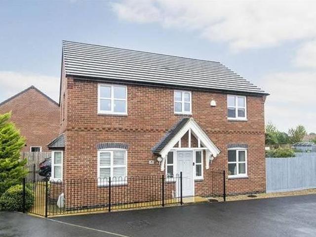 4 bedroom detached house for sale in Burton Way Fleckney Leicestershire LE8