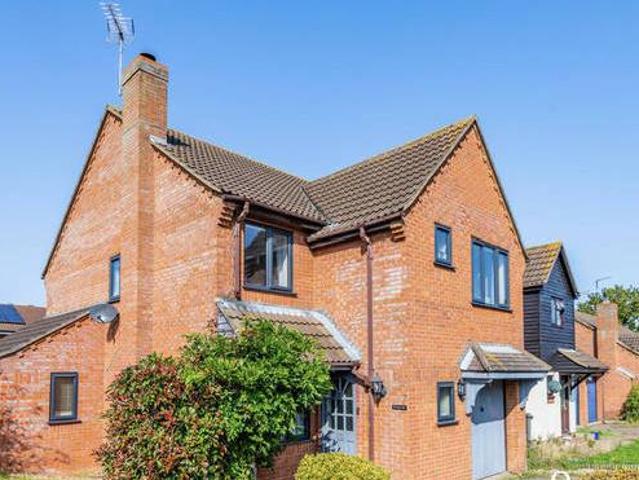 4 bedroom detached house for sale in Gogle Close Mattishall NR20
