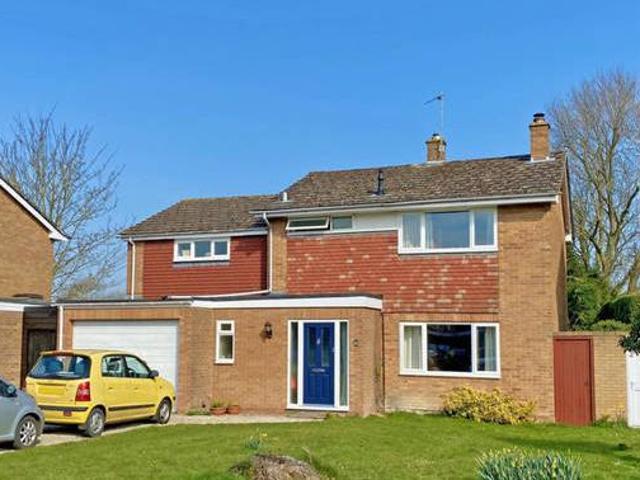 4 bedroom detached house for sale in Goldfinch Lane Cholsey OX10