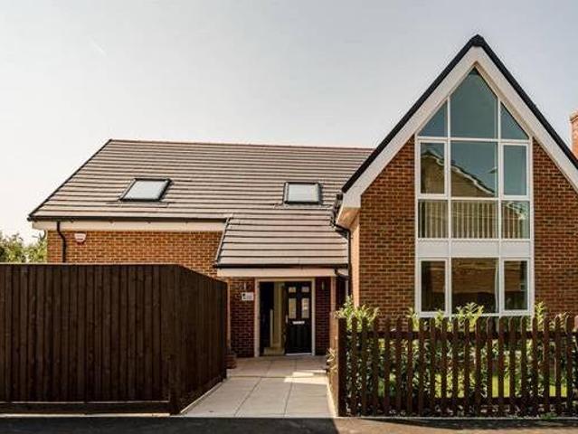 4 bedroom detached house for sale in Goldsworth Road Tring HP23