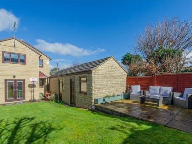 4 Bedroom Detached House For Sale In Gomersal, Cleckheaton