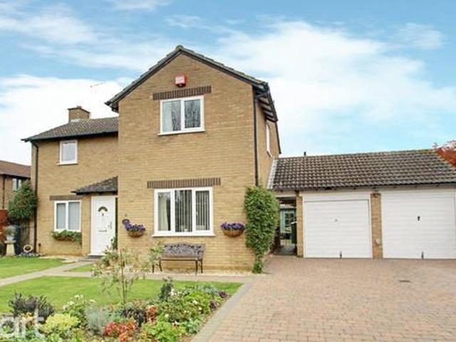 4 bedroom detached house for sale in Goodwood Road Peterborough PE3