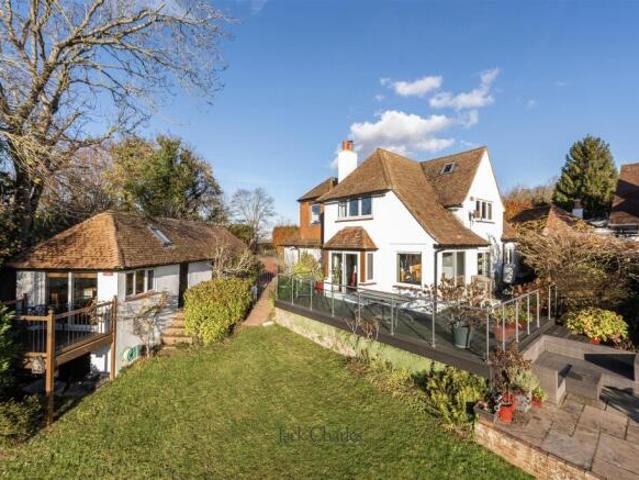 4 bedroom detached house for sale in Gorse Hill, Farningham, DA4