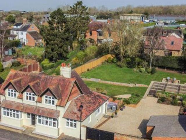 4 Bedroom Detached House For Sale In Gawcott, Buckingham