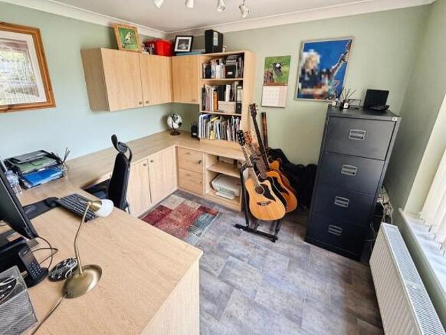4 bedroom detached house for sale in Gabriel Park, RG22