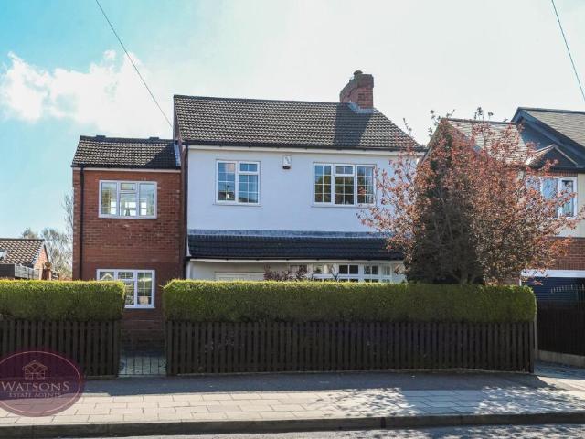 4 bedroom detached house for sale in Garden Road, Hucknall, Nottingham, NG15
