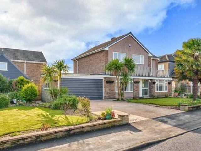 4 Bedroom Detached House For Sale In Garforth, Leeds