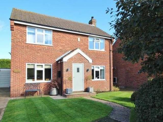 4 bedroom detached house for sale in Garth Avenue North Duffield Selby YO8