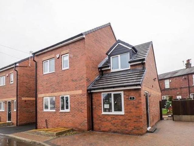 4 bedroom detached house for sale in George Close Ossett WF5