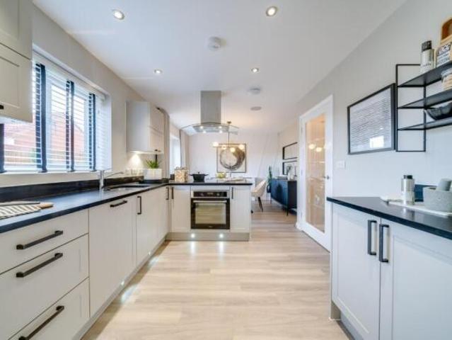 4 bedroom detached house for sale in Gernhill Avenue, Fixby, HD2 2HR, HD2