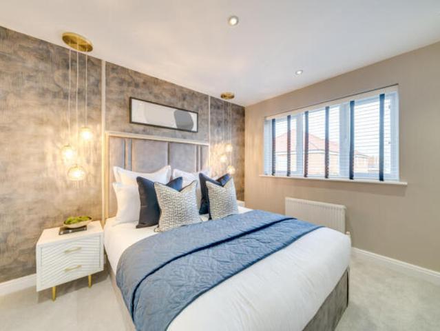 4 bedroom detached house for sale in Gernhill Avenue, Fixby, HD2 2HR, HD2