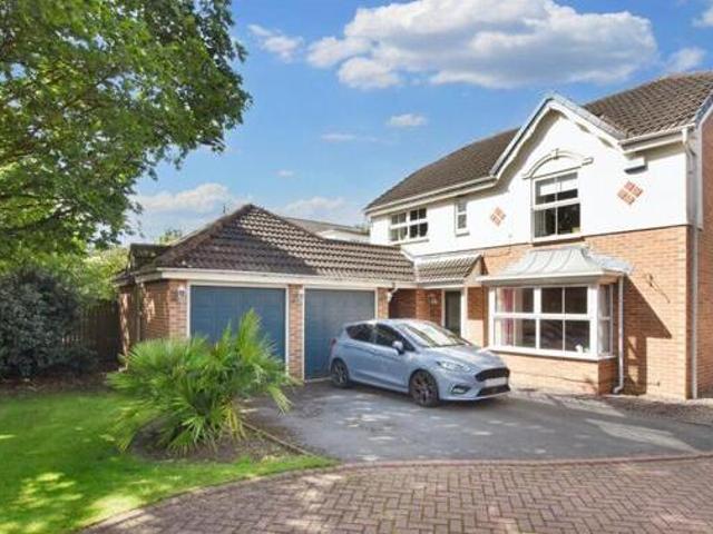 4 Bedroom Detached House For Sale In Gildersome, Morley