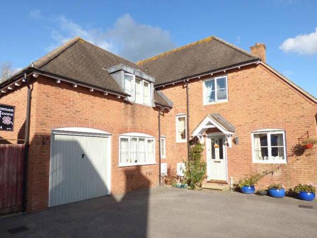 4 bedroom detached house for sale in Gillingham Dorset SP8 4FQ SP8
