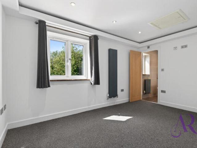 4 bedroom detached house for sale in Gladstone Close, Newport Pagnell, MK16