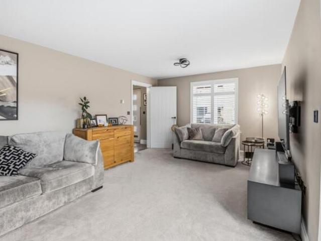 4 bedroom detached house for sale in Gleneagles Drive, Rothwell, Leeds, West Yorkshire, LS26