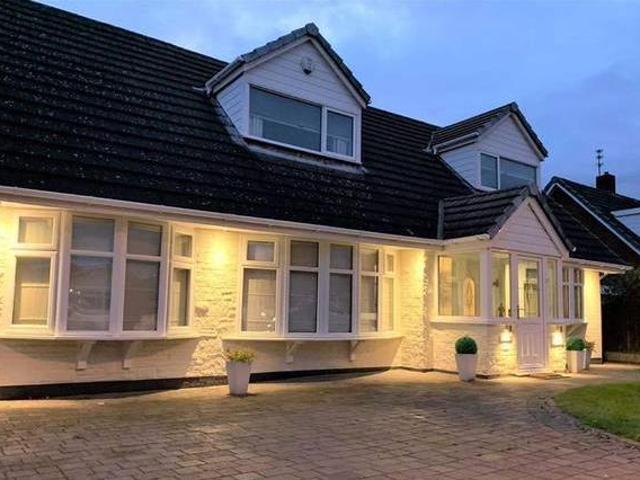 4 bedroom detached house for sale in Gleneagles Road Heald Green SK8