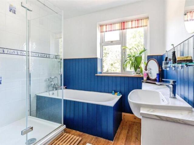 4 bedroom detached house for sale in Glenville, Northampton, NN3