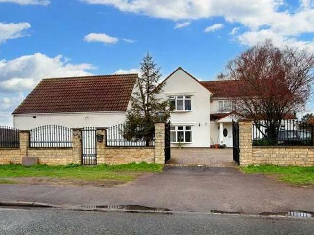4 bedroom detached house for sale in Gloucester Road Almondsbury Bristol BS32