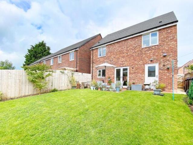 4 bedroom detached house for sale in Grainbeck Rise, Killinghall, HG3