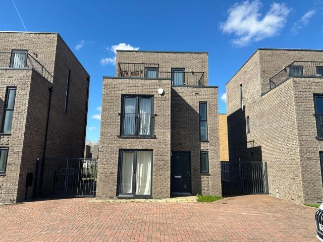 4 bedroom detached house for sale in Grandstand Avenue, Salford, M6