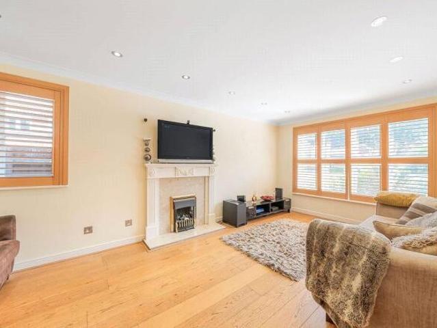 4 bedroom detached house for sale in Grange Close, Watford, Hertfordshire, WD17