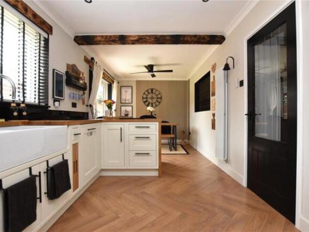 4 bedroom detached house for sale in Grange Park Close, Churwell, Morley, Leeds, LS27