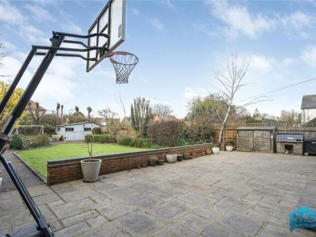 4 bedroom detached house for sale in Granville Road, Barnet, EN5