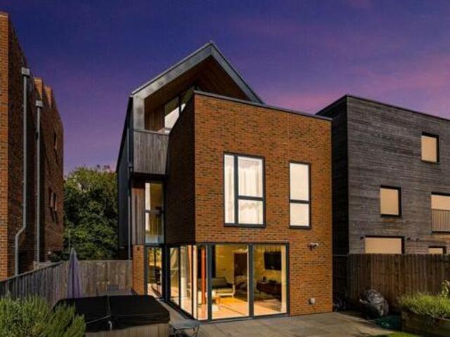 4 Bedroom Detached House For Sale In Graven Hill, Bicester