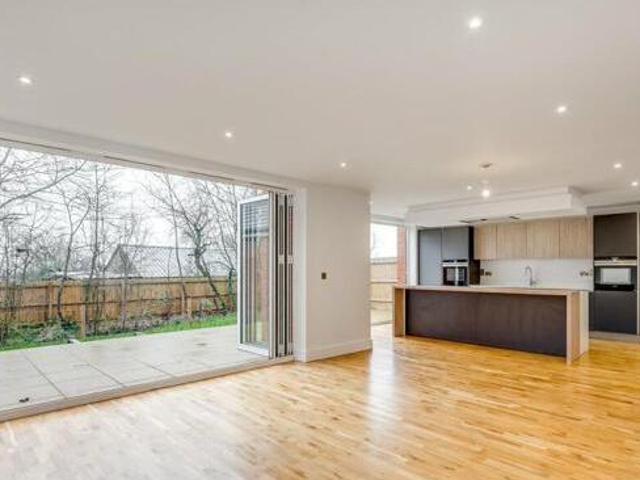 4 Bedroom Detached House For Sale In Gravenhurst, Bedford