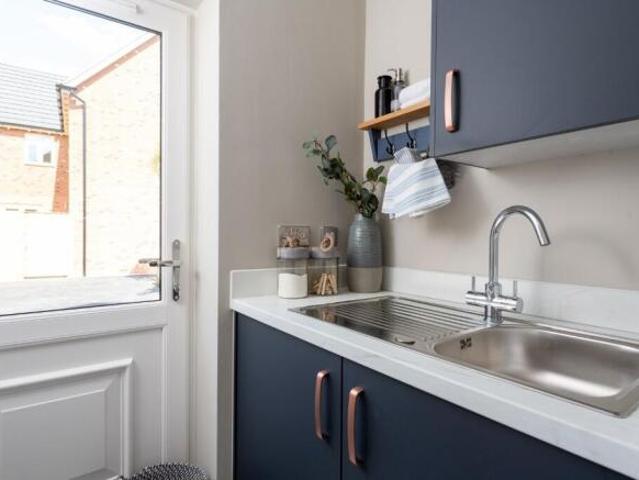 4 bedroom detached house for sale in Graze Hill, Bedford, MK44 2FL, MK44