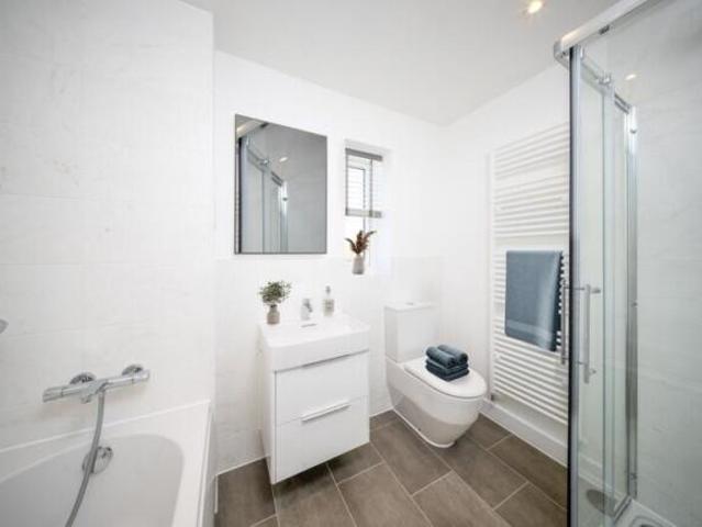 4 bedroom detached house for sale in Graze Hill, Bedford, MK44 2FL, MK44